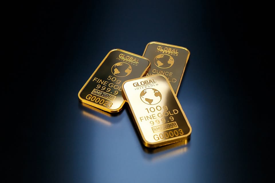 What Affects the Price of Gold? A Trader’s Guide - PipsWatch